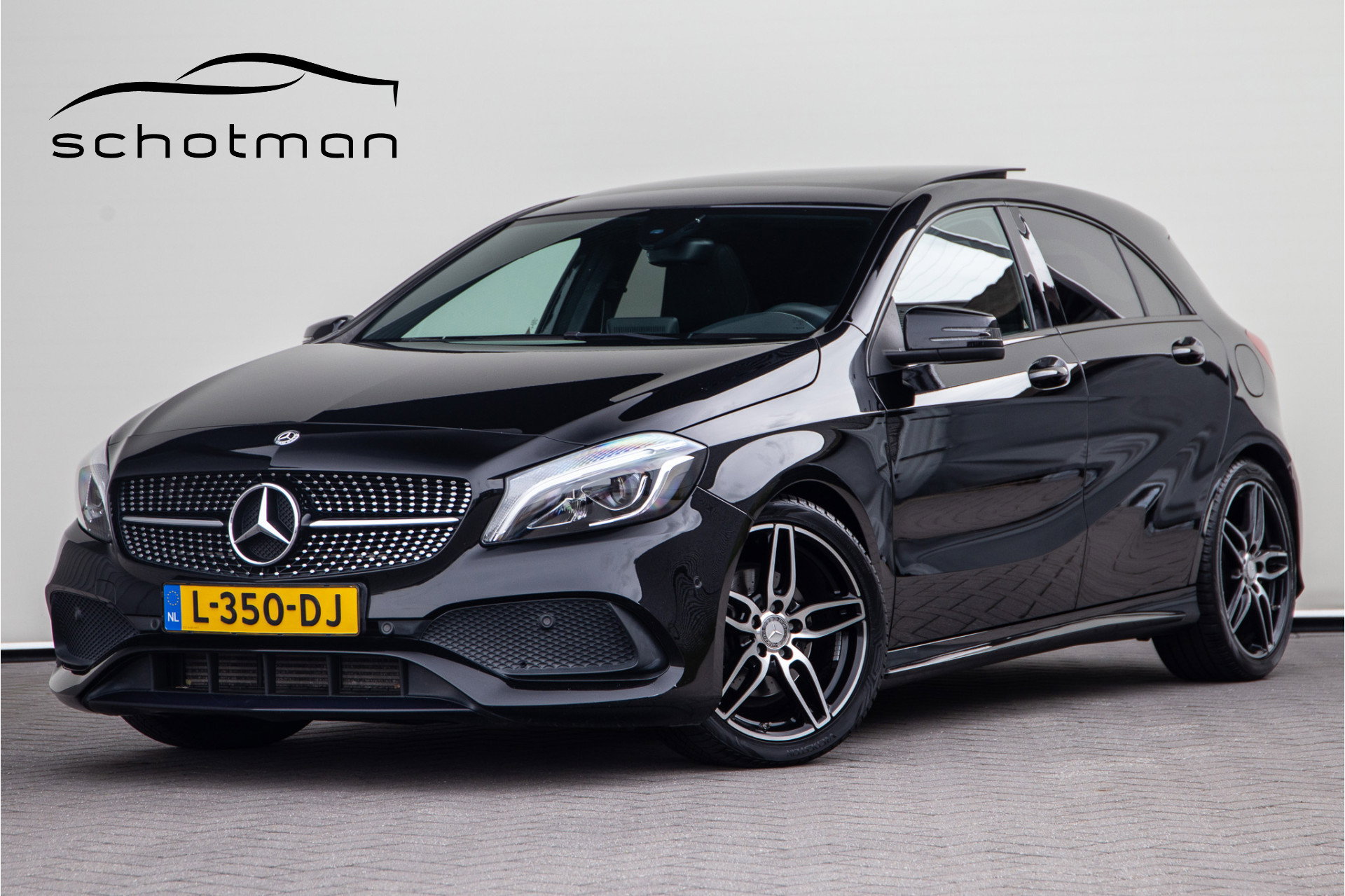 Mercedes-Benz A-Klasse 180 AMG Night Edition, Panorama, Carplay ...
